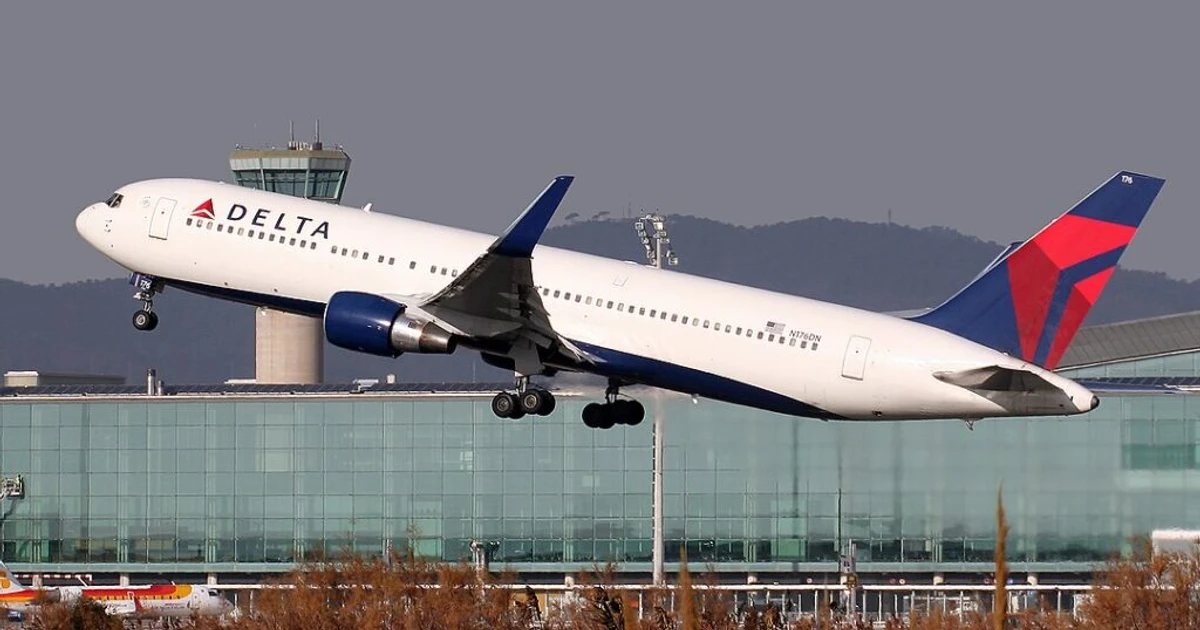 Delta Passengers Told To Be Grateful As Their Plane Didn’t Crash In The Sea