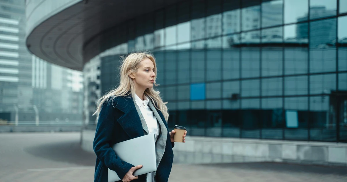 How ESIM Transforms Business Travel Connectivity